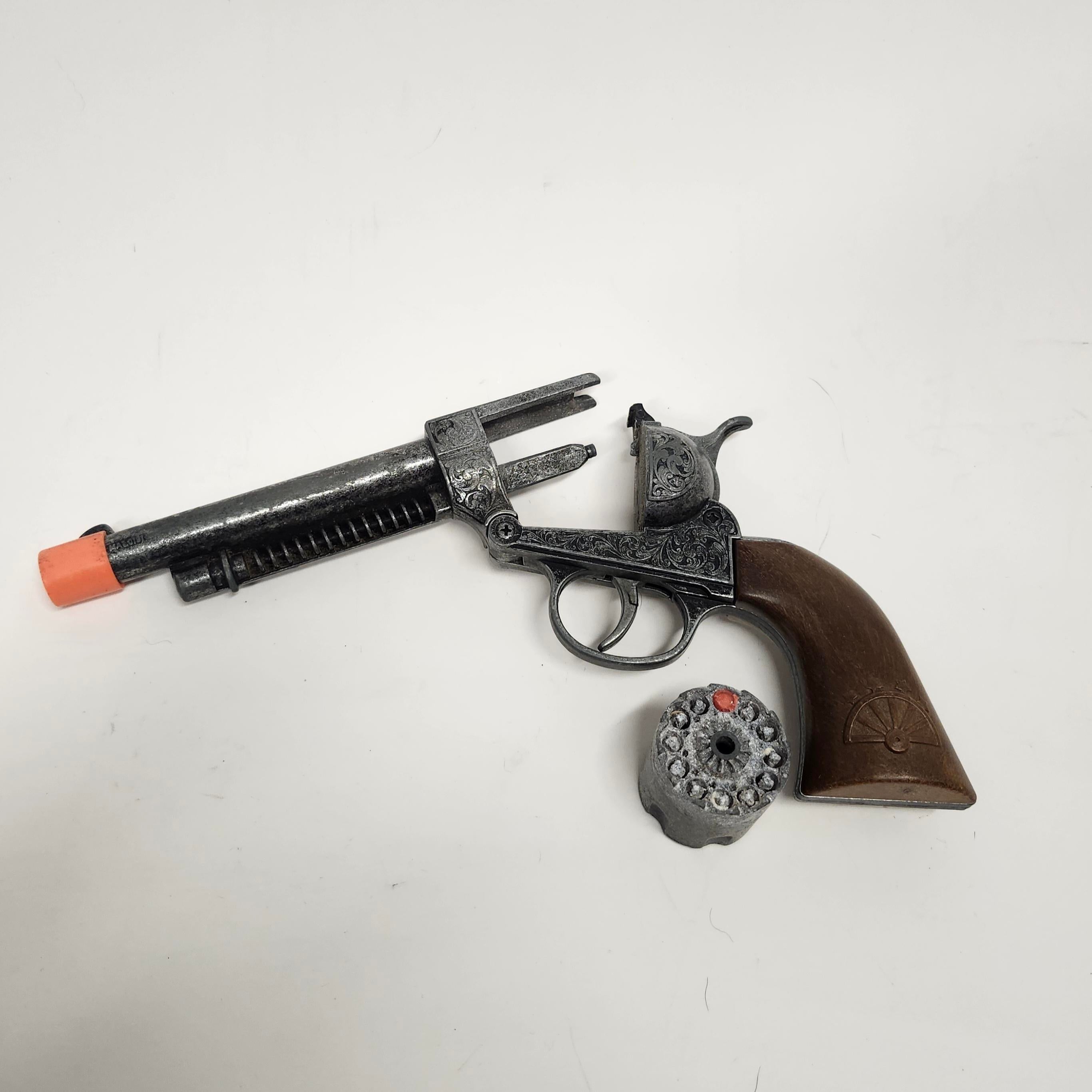 Edison Giocattoli Cap Guns, 2 guns with holsters, (slight water damage ...